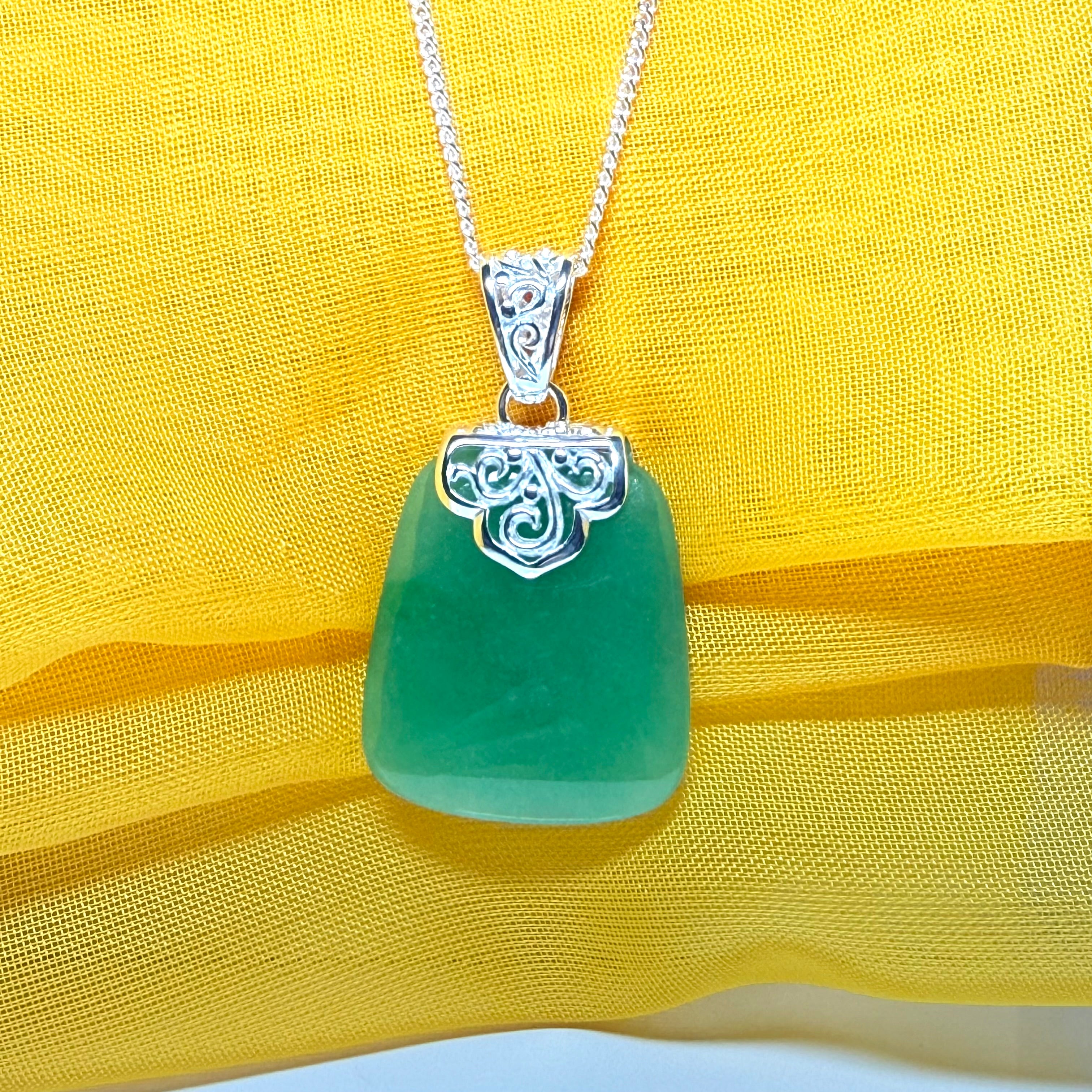 A beautiful and stunning real green jade necklace large stunning penda ...