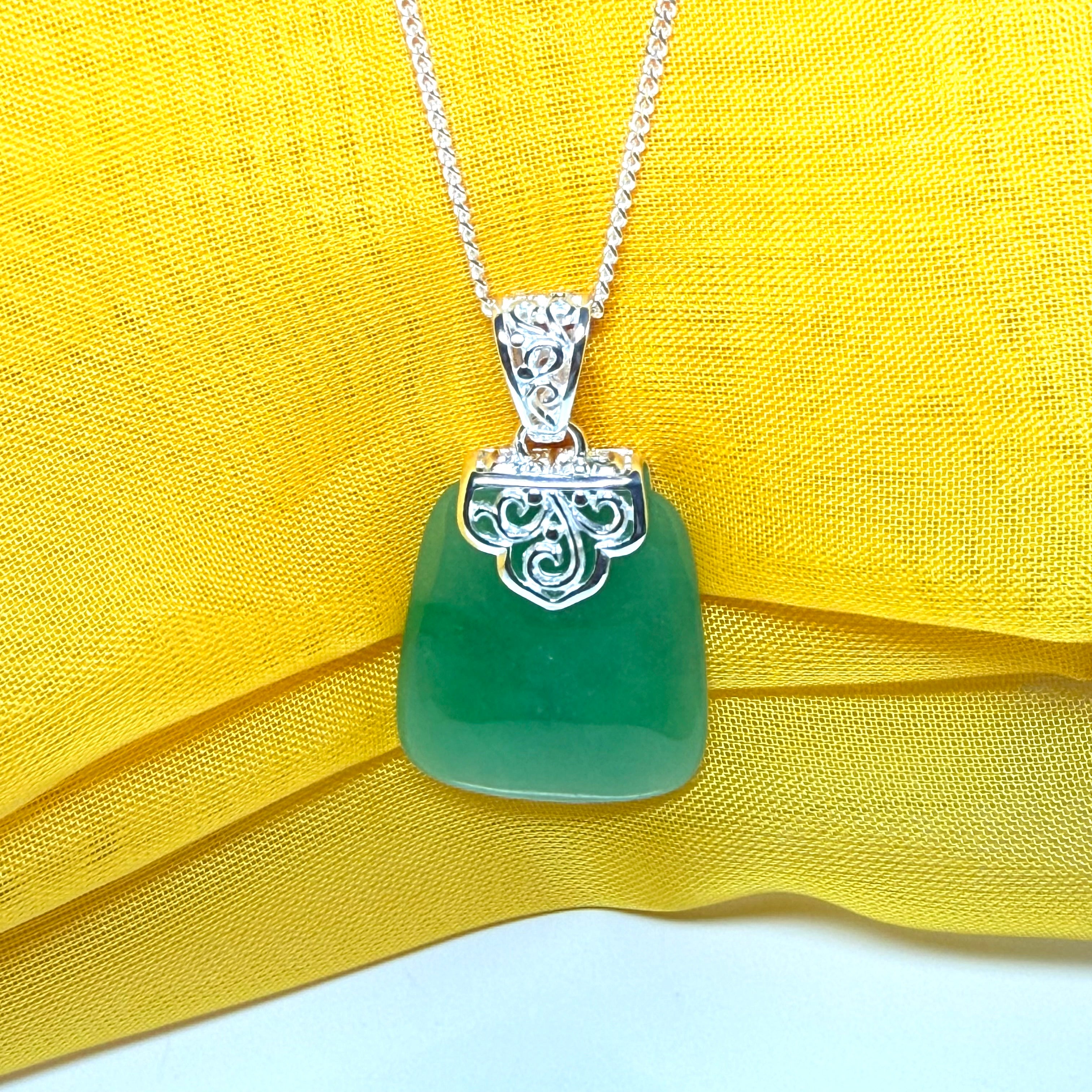 A beautiful and stunning real green jade necklace large stunning penda ...