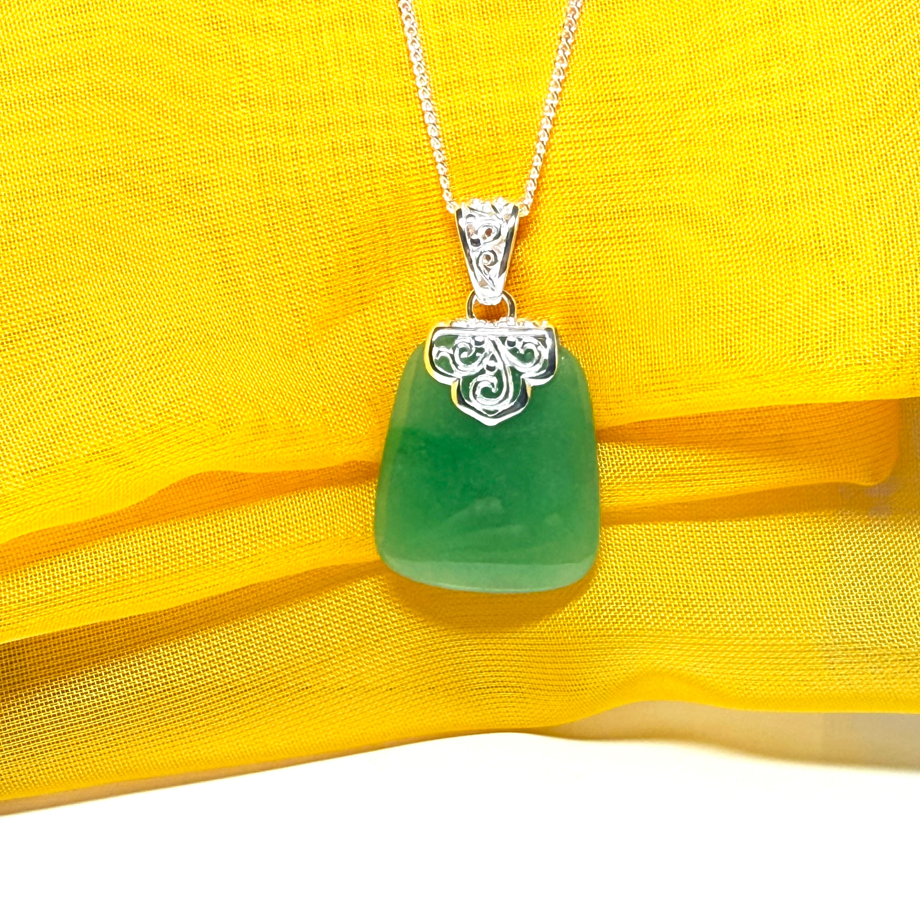 A beautiful and stunning real green jade necklace large stunning penda ...