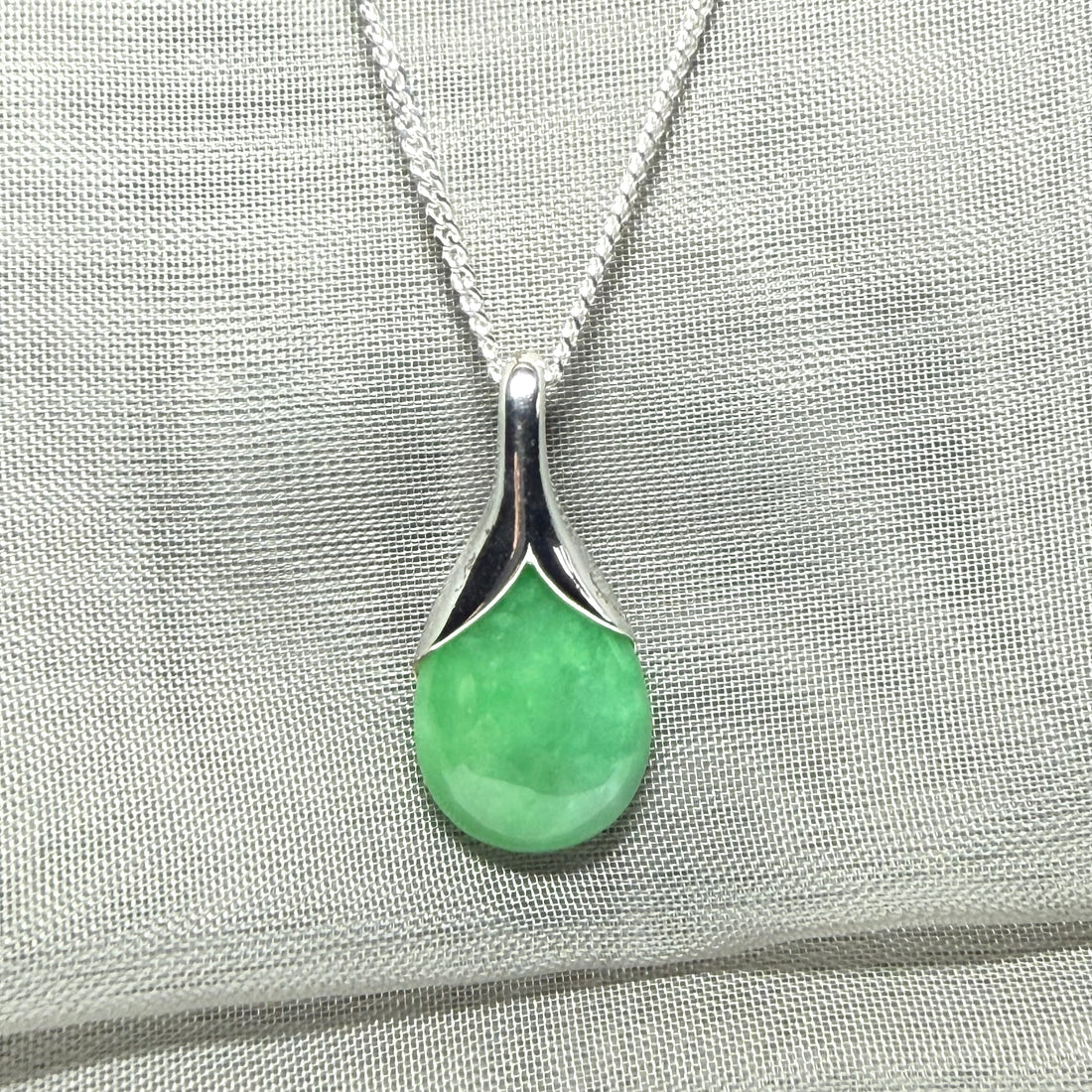 A real green jade necklace in a teardrop or pear shape, a gorgeous des ...