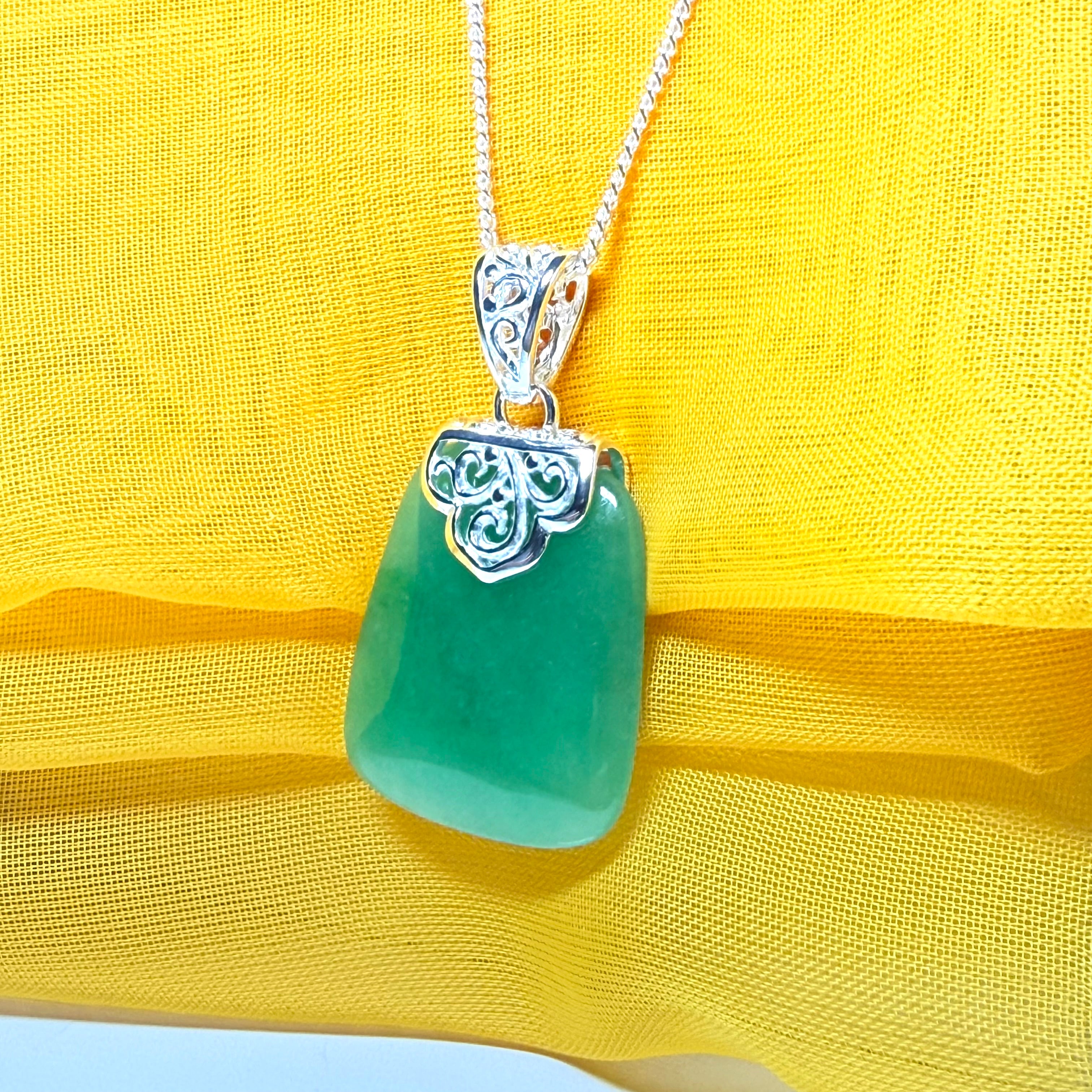A beautiful and stunning real green jade necklace large stunning penda ...